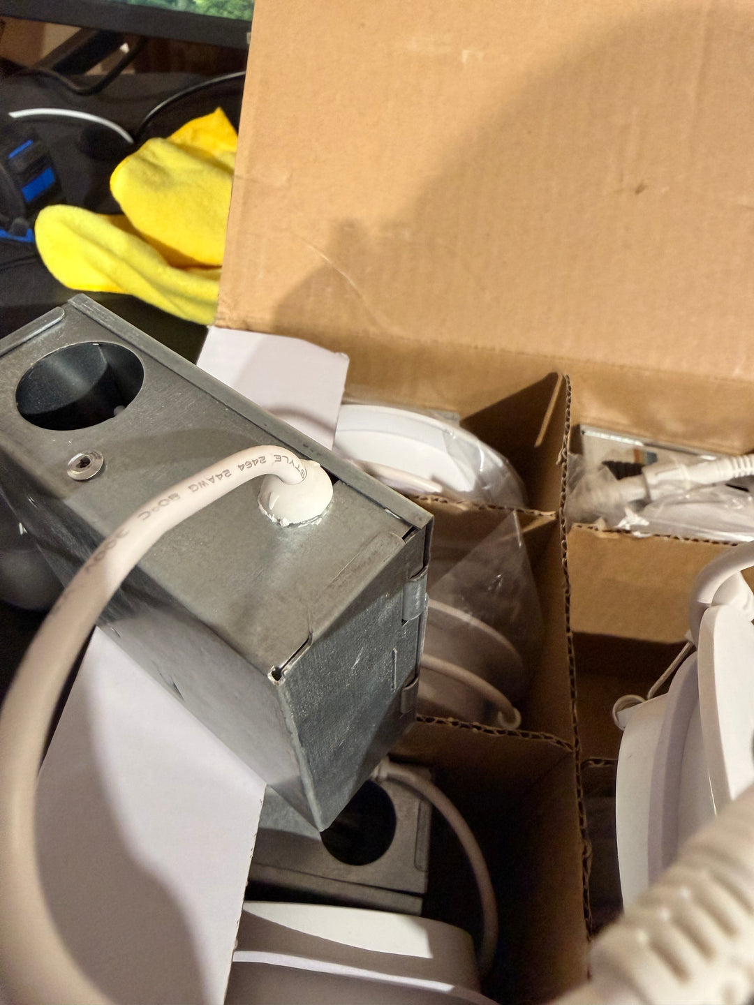 Utilitech White 4-in 450 -Lumens Switchable white Round Dimmable LED C ...